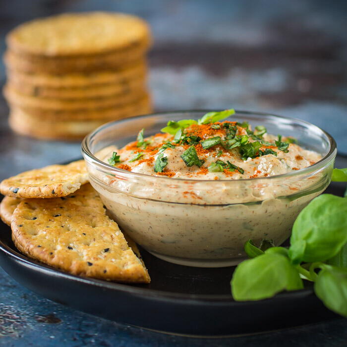 Creamy Chipotle Dip With Basil | RecipeLion.com