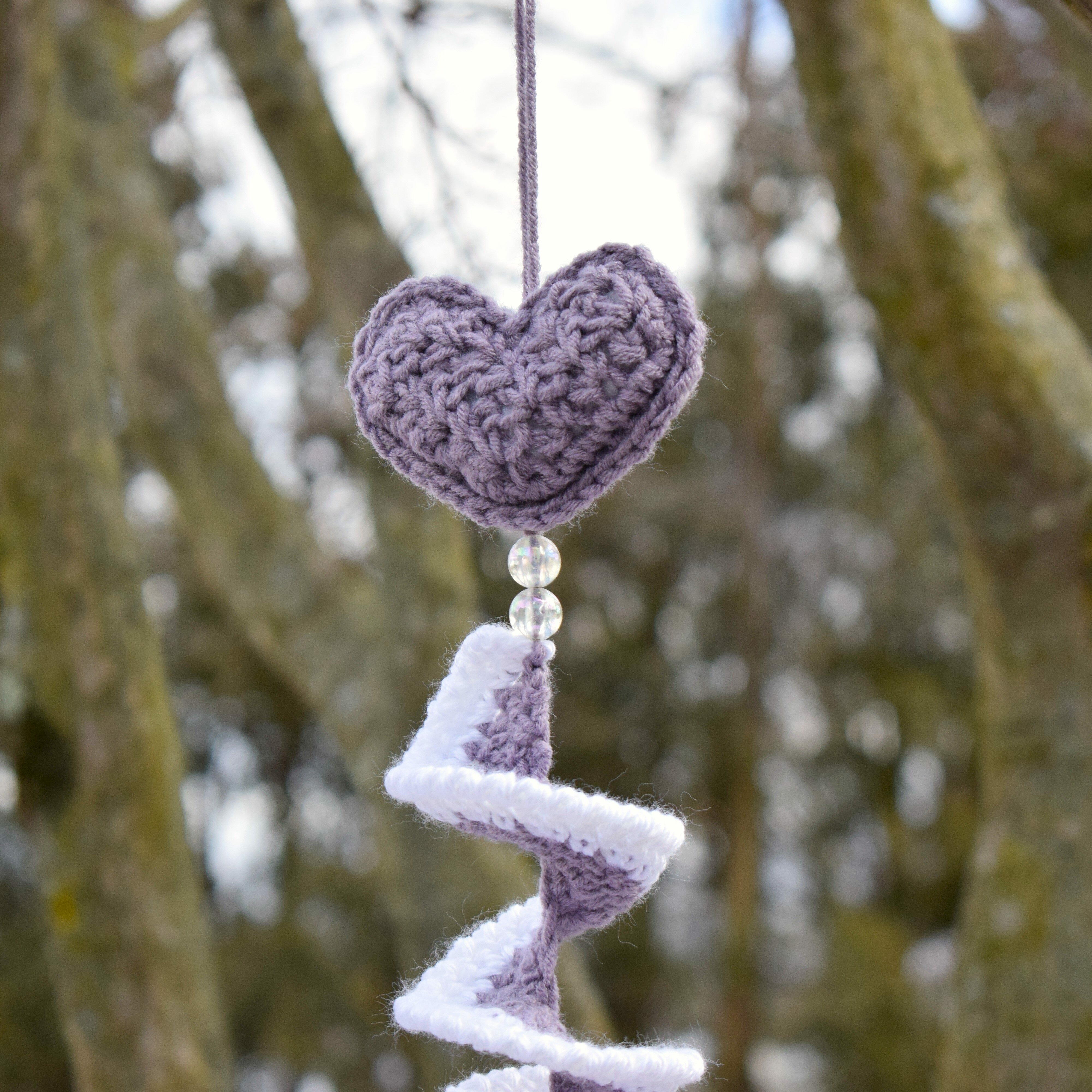 Heart Wind Spinner | AllFreeCrochet.com