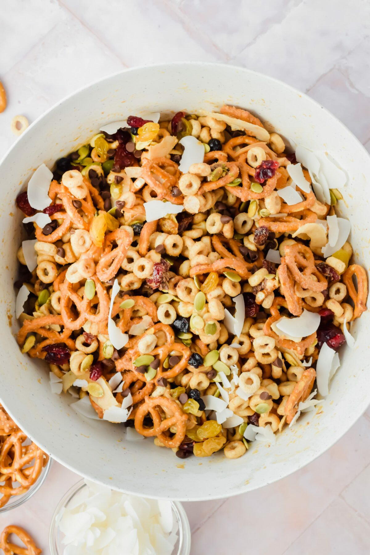 Sweet Cheerio Trail Mix | TheBestDessertRecipes.com
