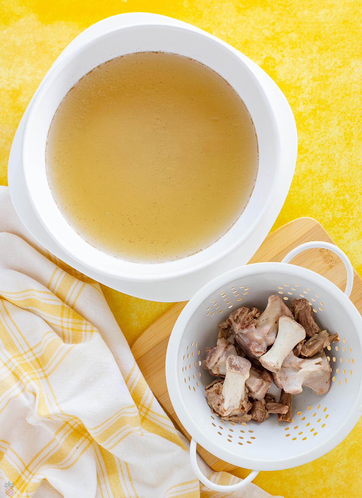 Rich & Tender Instant Pot Oxtail Bone Broth Recipe | RecipeLion.com