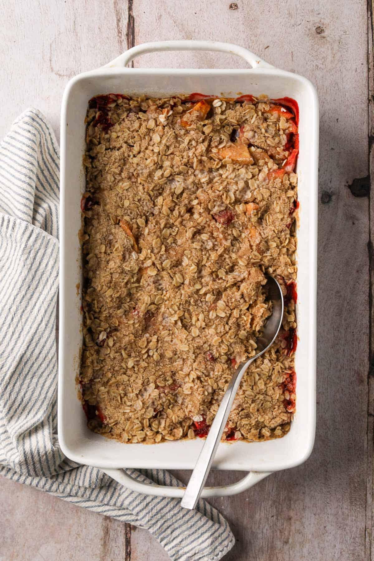 Strawberry Peach Crisp | RecipeLion.com