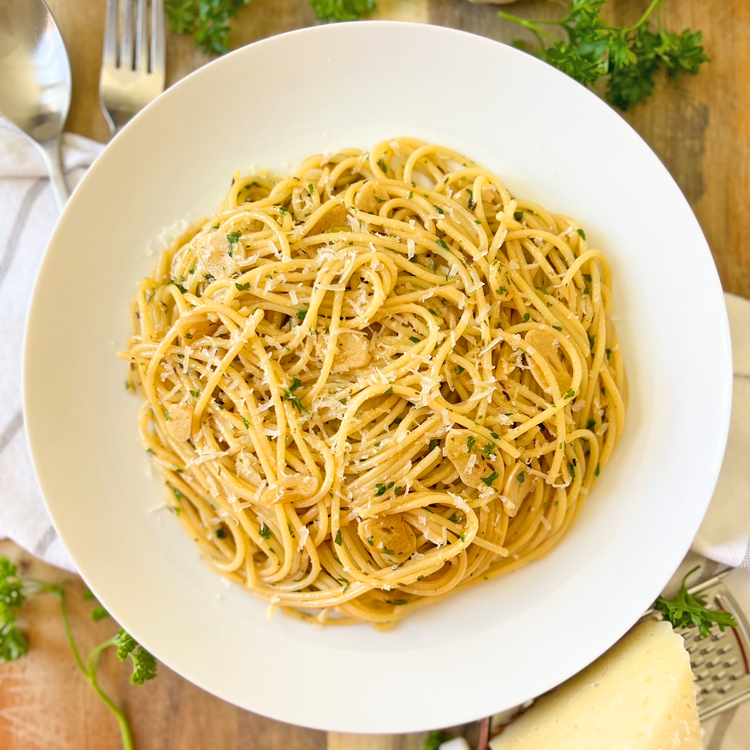 Spanish Garlic Spaghetti | Seriously Good 20 Minute Pasta Recipe ...