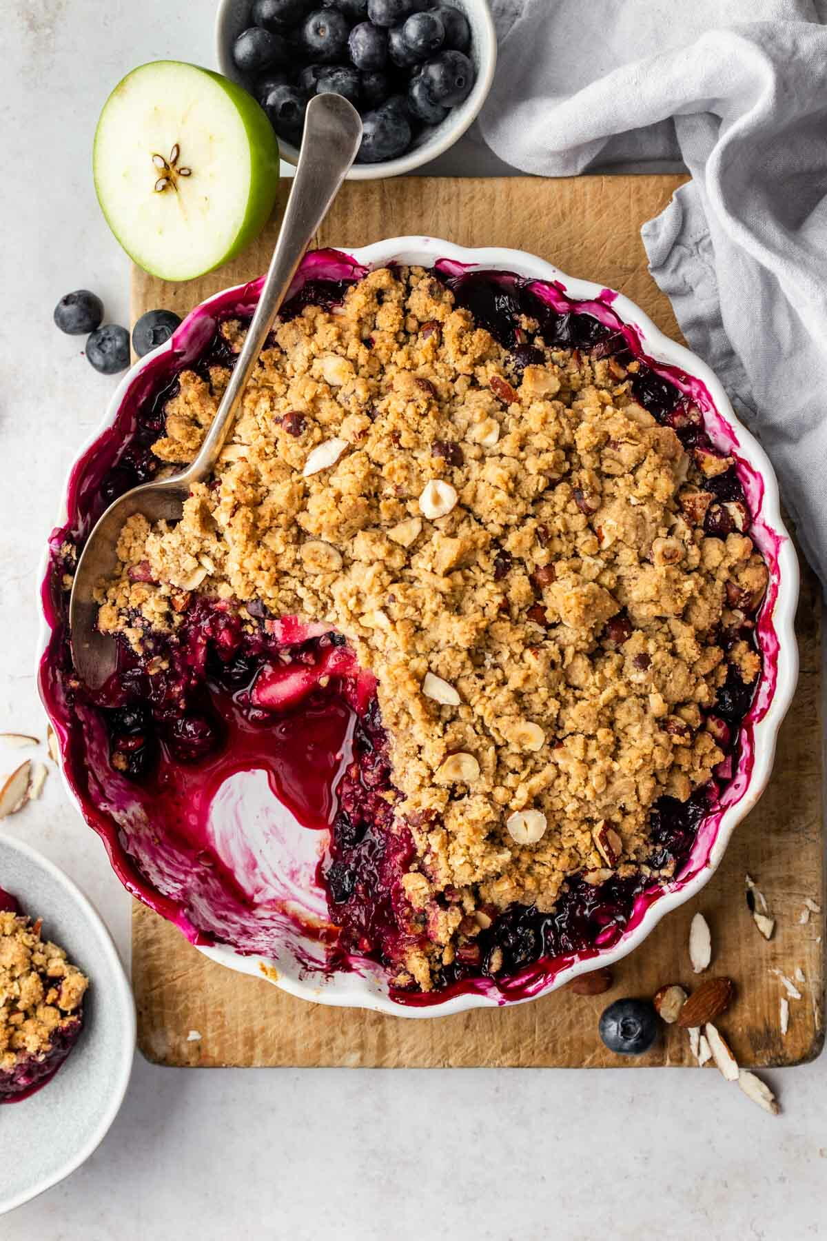 Blackberry Apple Crumble | TheBestDessertRecipes.com