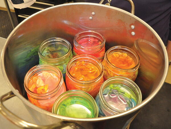 Dabbling With Nylons | rughookingmagazine.com