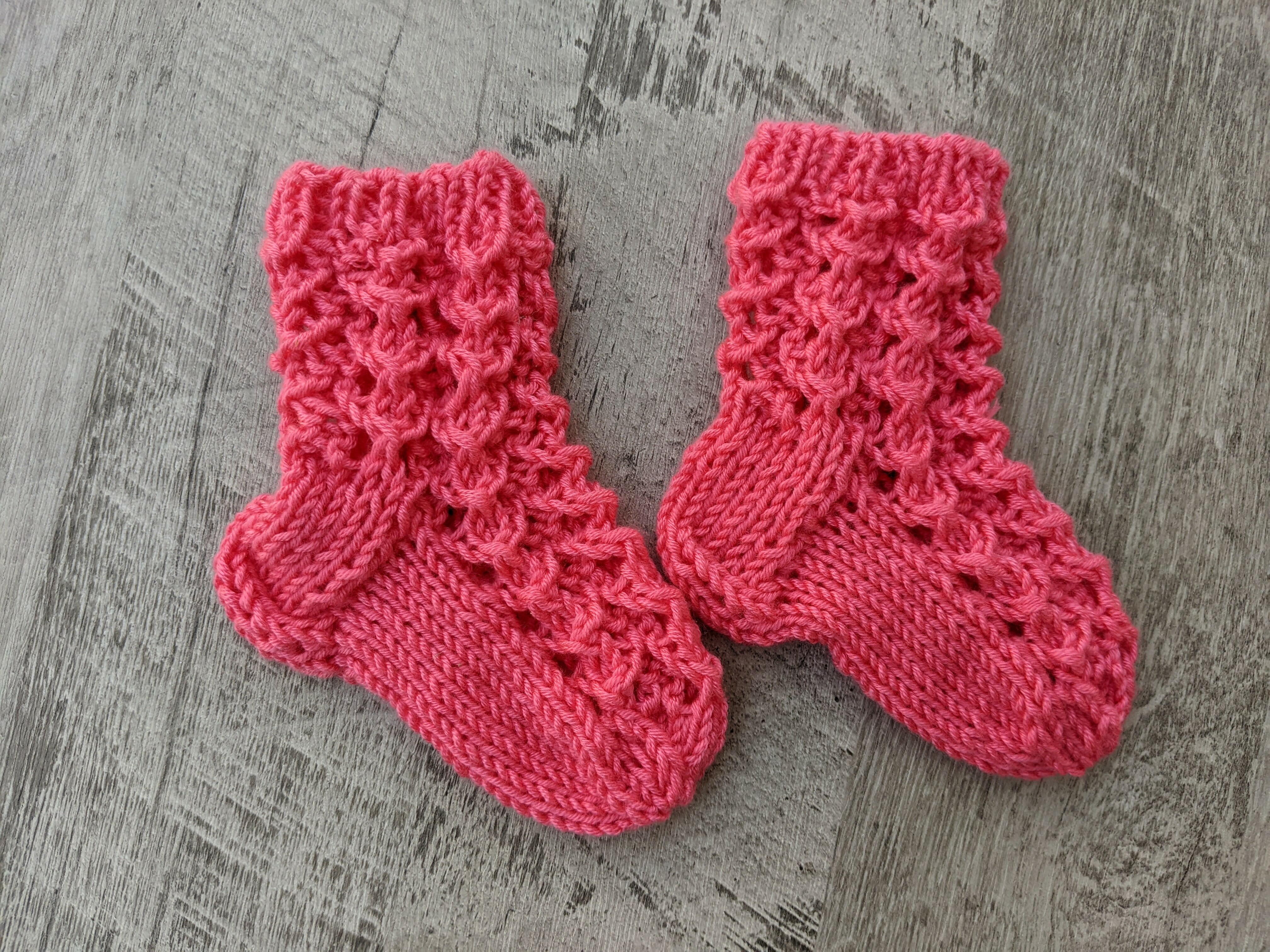 Lace Newborn Baby Socks | AllFreeKnitting.com