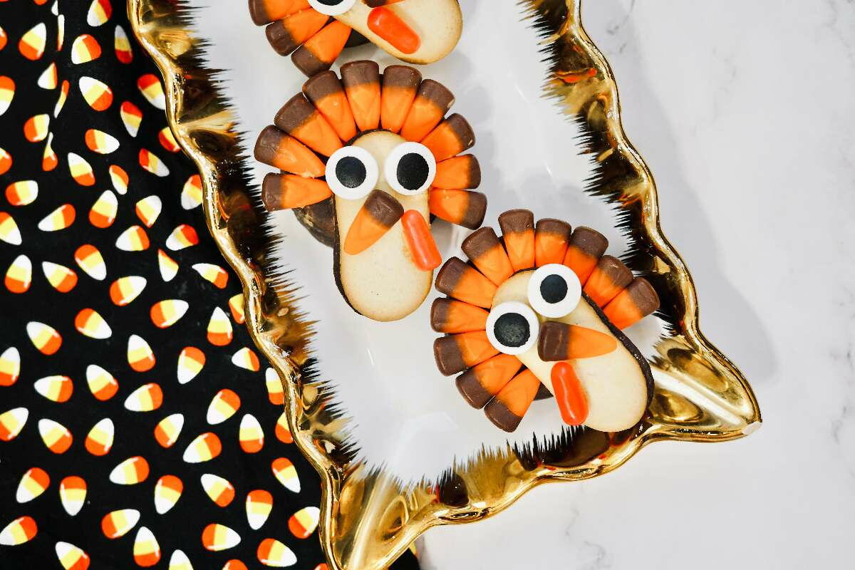 Terrific Turkey Cookies For Your Thanksgiving | DIYIdeaCenter.com