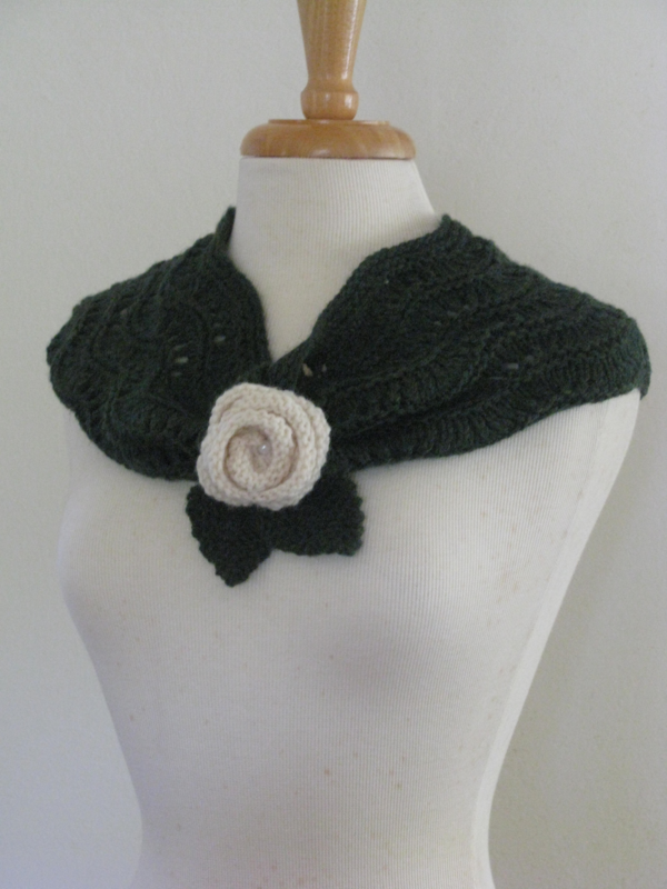 Rose Cowl | FaveCrafts.com