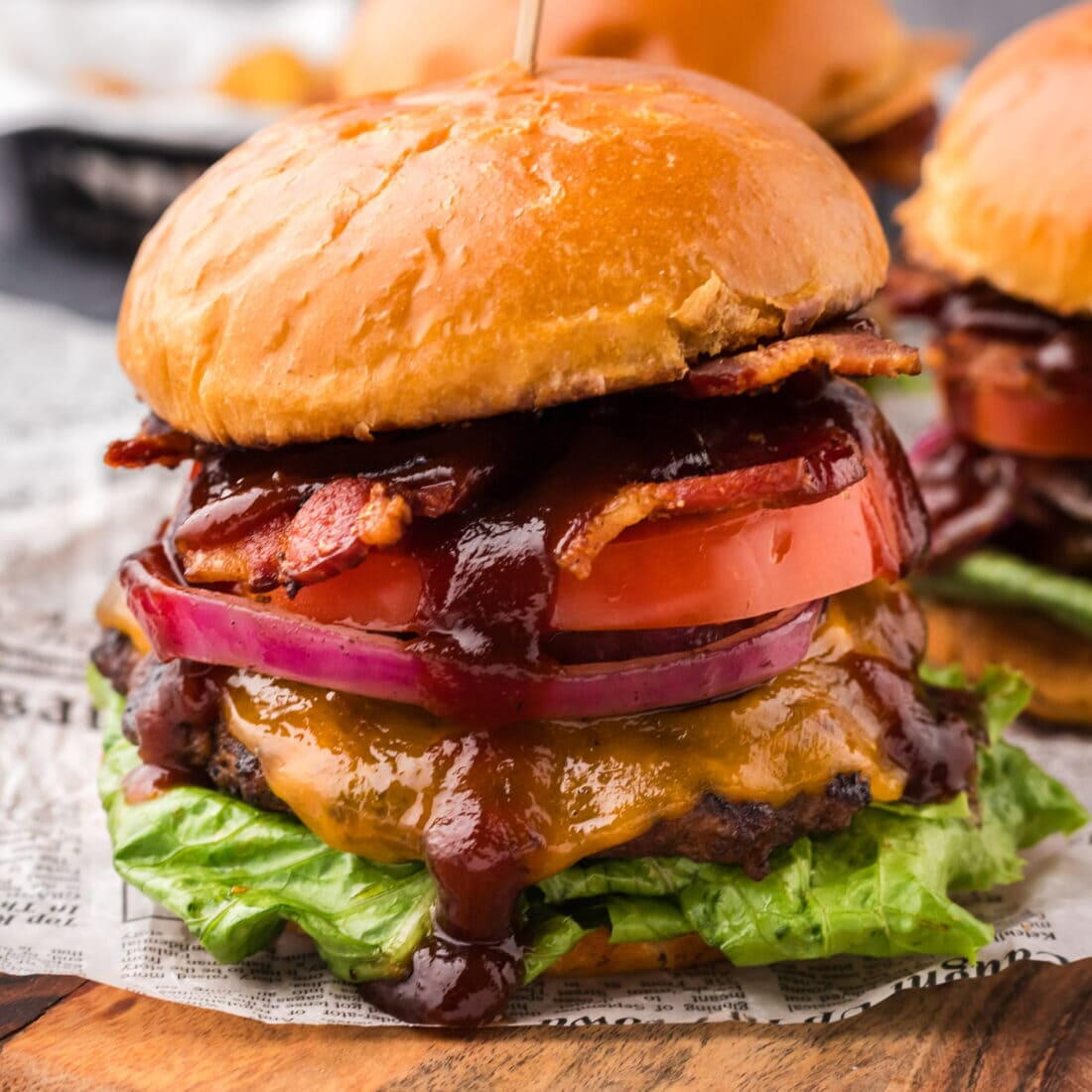 BBQ Bacon Burgers | RecipeLion.com