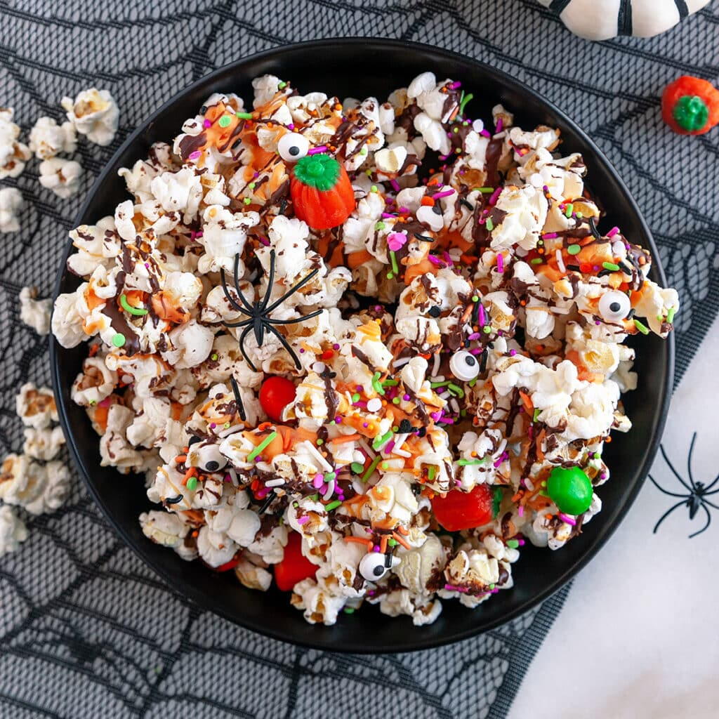 Halloween Popcorn | RecipeLion.com