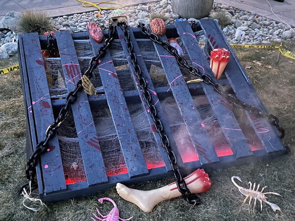 Gates To Hell Zombie Pit | DIYIdeaCenter.com