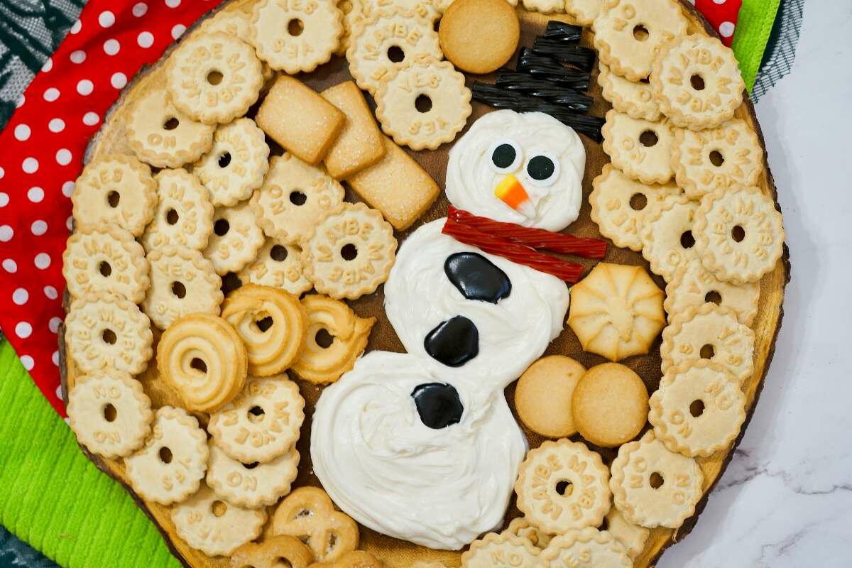 Snowman Frosting Board | FaveSouthernRecipes.com