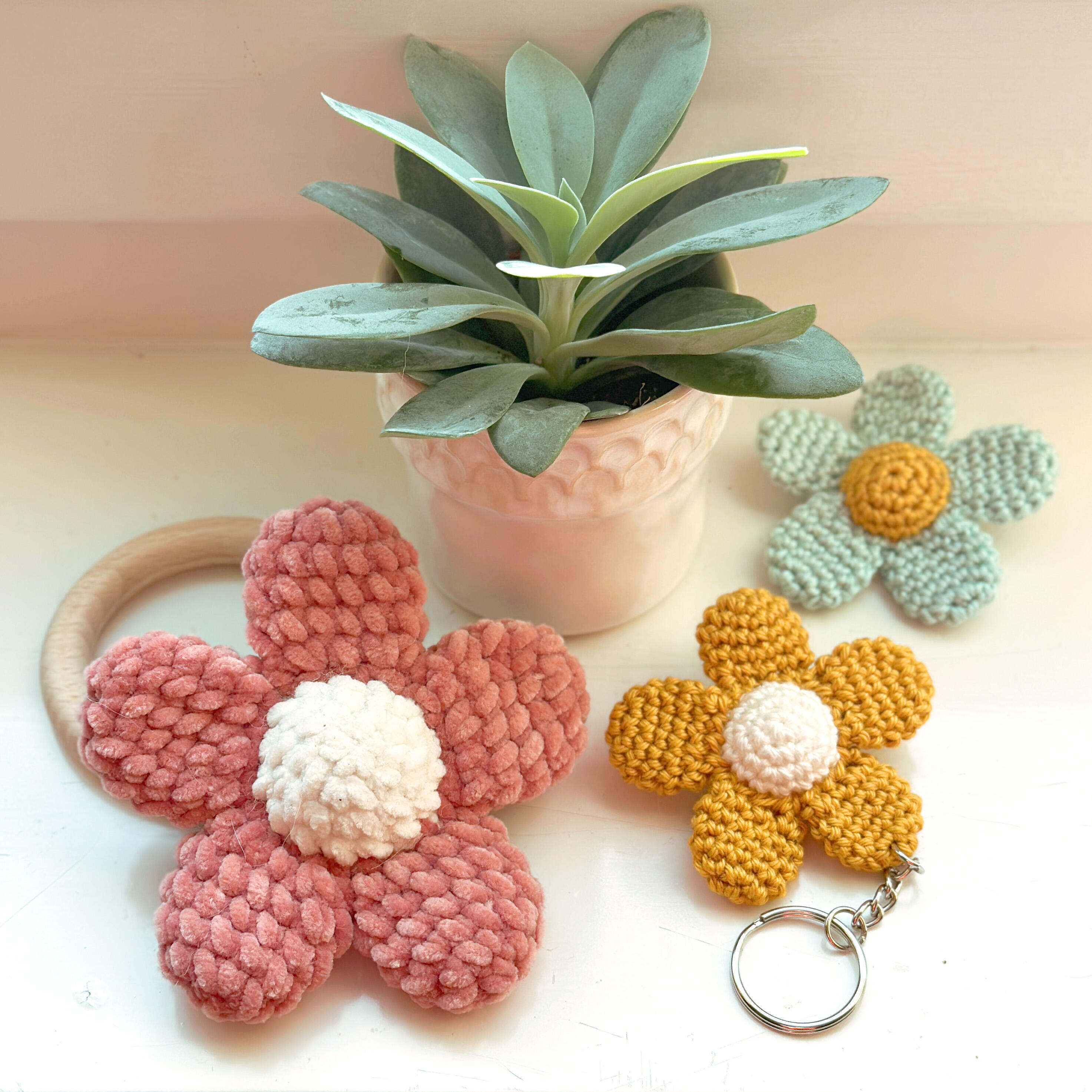 Free Daisy Flower Crochet Pattern | FaveCrafts.com