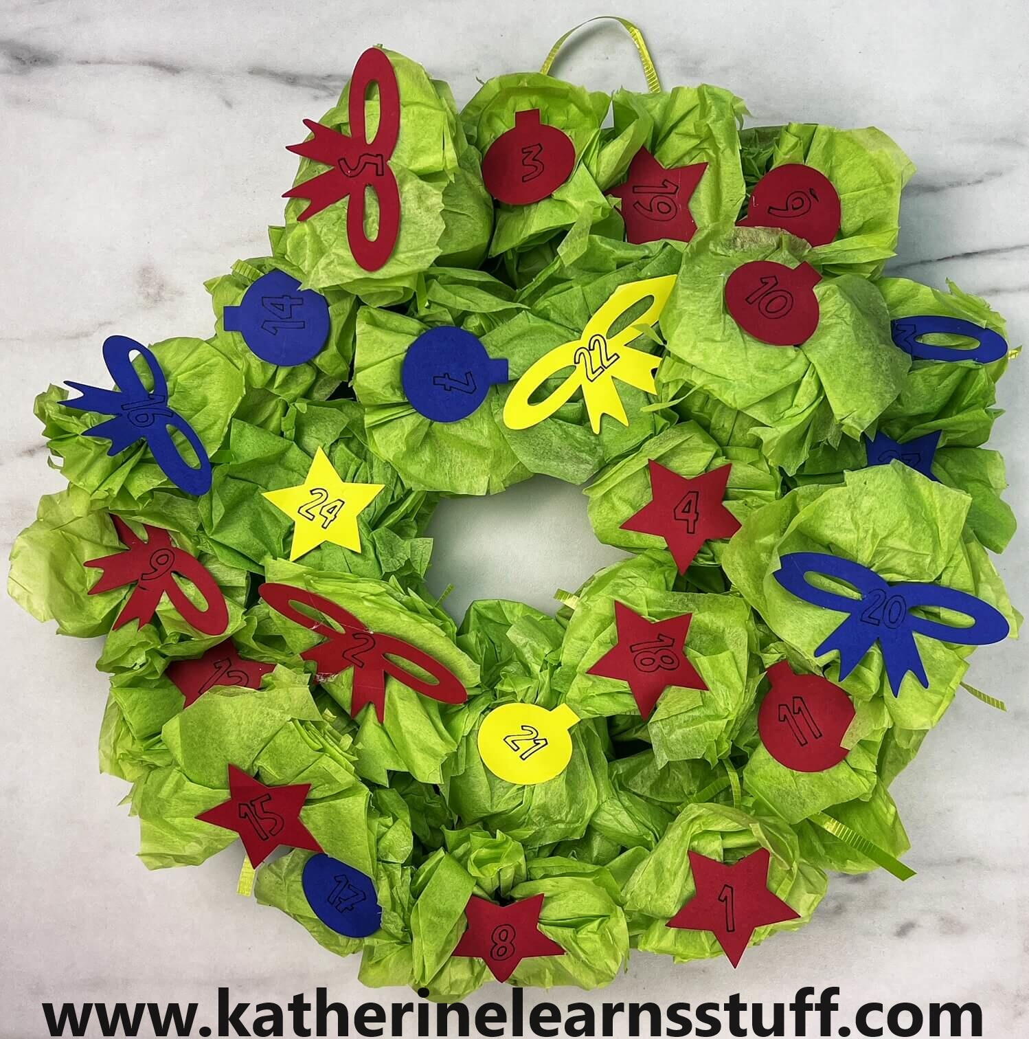 Holiday Wreath Countdown Calendar | AllFreeHolidayCrafts.com