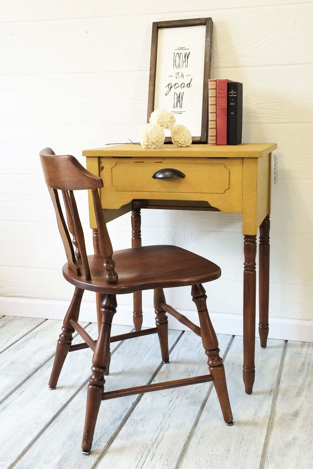 Desk Painted In Vibrant Yellow | DIYIdeaCenter.com