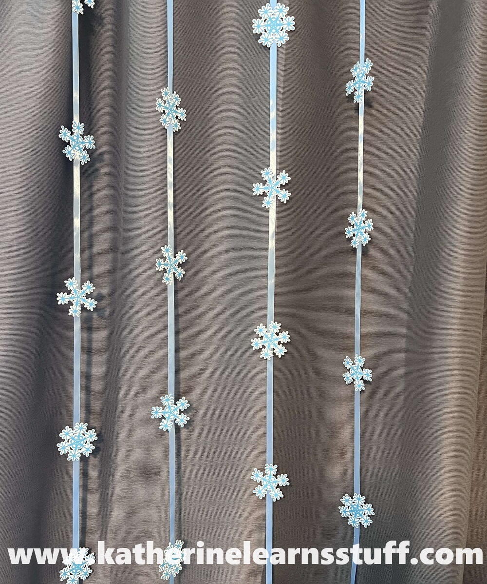 Snowflake Curtains | AllFreeHolidayCrafts.com