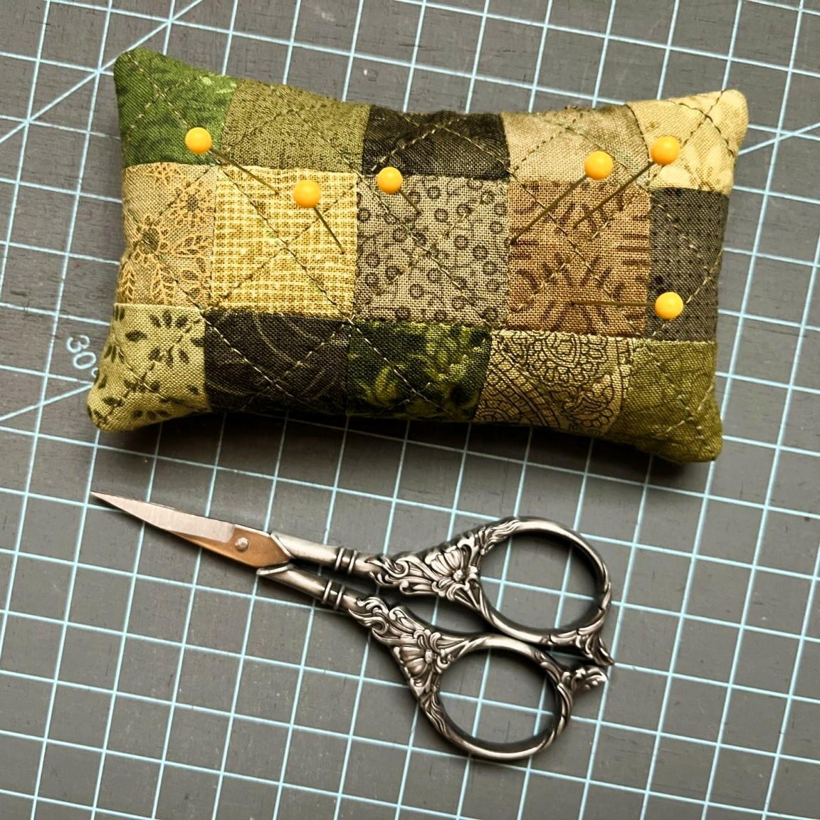 Make A Quilted Pin Cushion | FaveQuilts.com