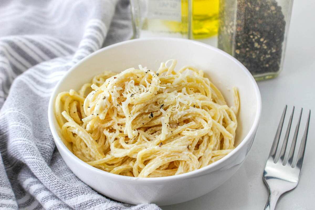 Easy Creamy Cream Cheese Pasta Recipe | RecipeLion.com