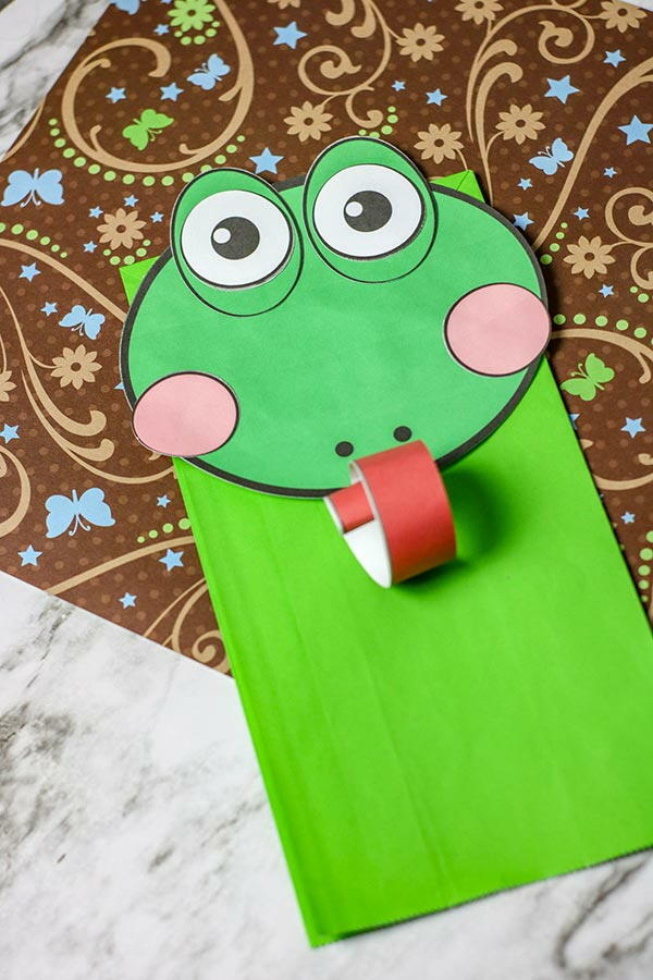 Frog Paper Bag Puppet Craft | FaveCrafts.com