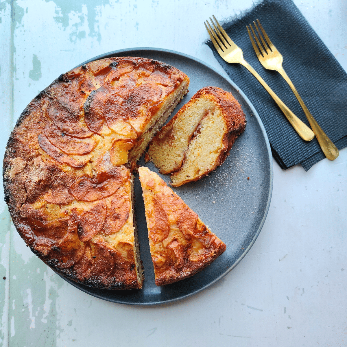 Danish Cinnamon Apple Cake | RecipeLion.com