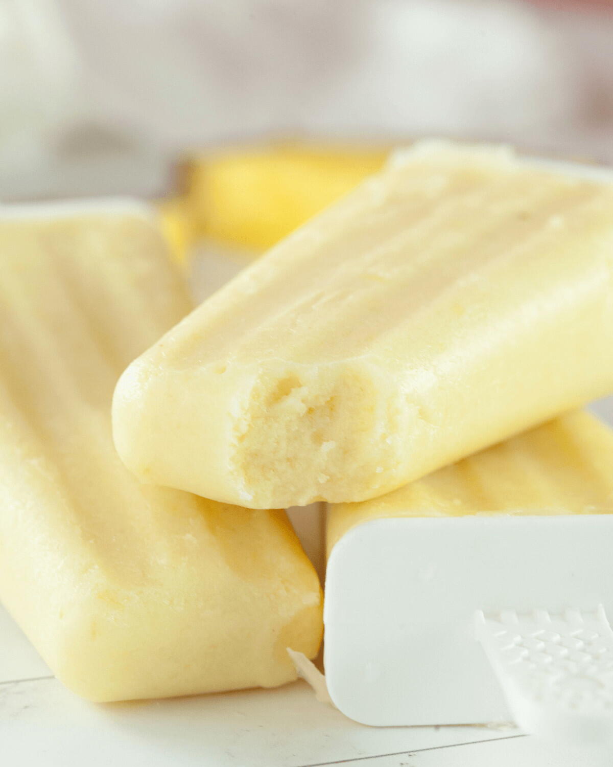 Pineapple Popsicles | RecipeLion.com