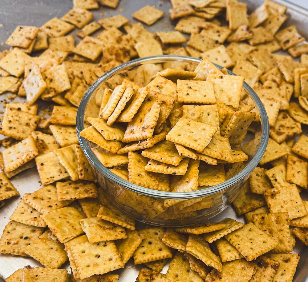 Seasoned Crackers | RecipeLion.com