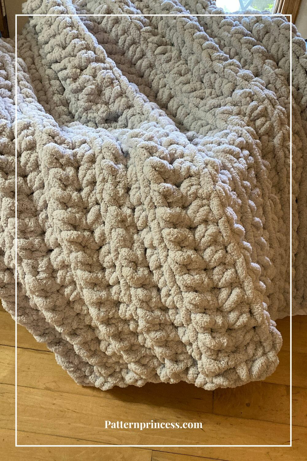12 Hour Luxurious Crochet Chunky Blanket Pattern | FaveCrafts.com