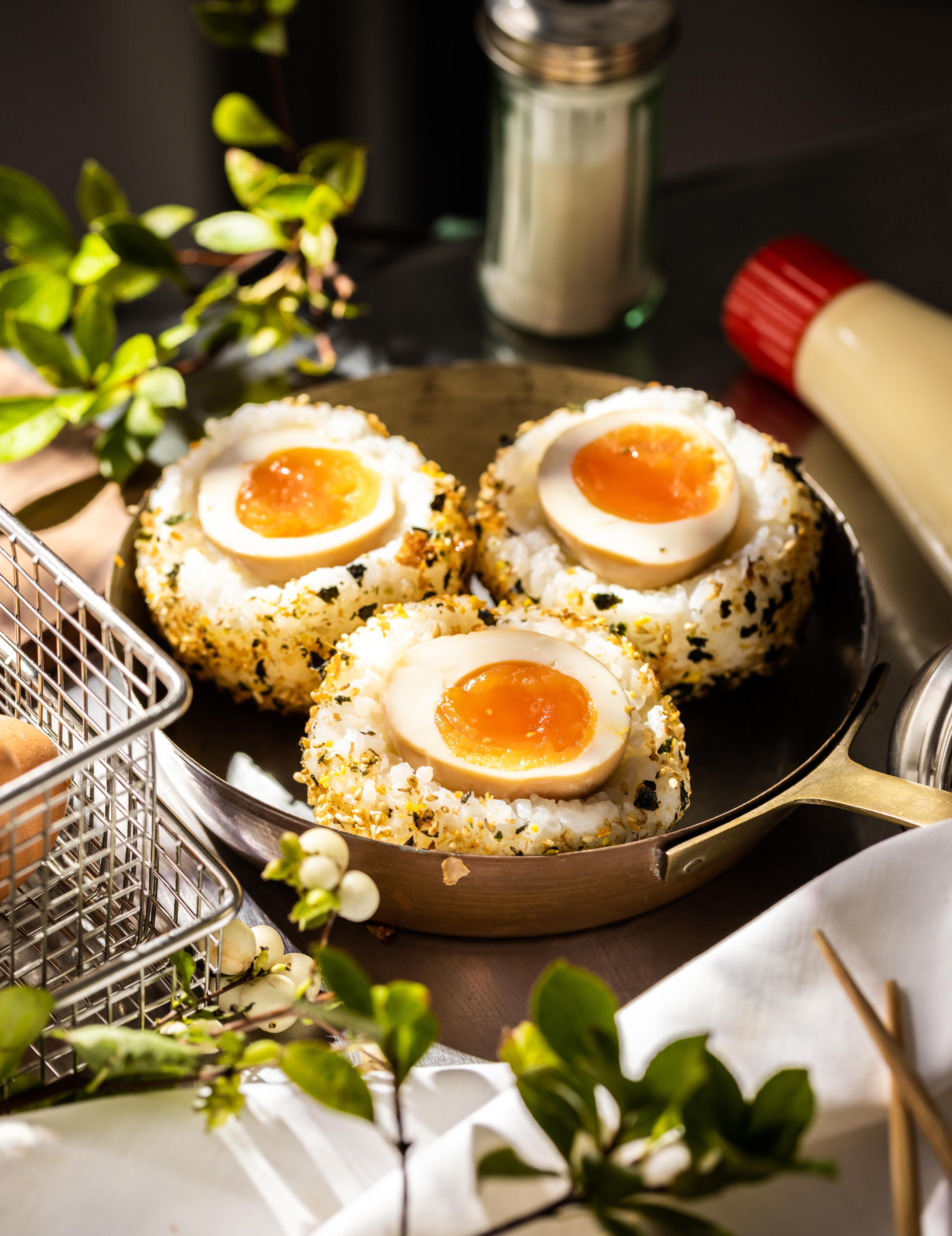 Japanese Egg Rice Balls (Onigiri) | RecipeLion.com