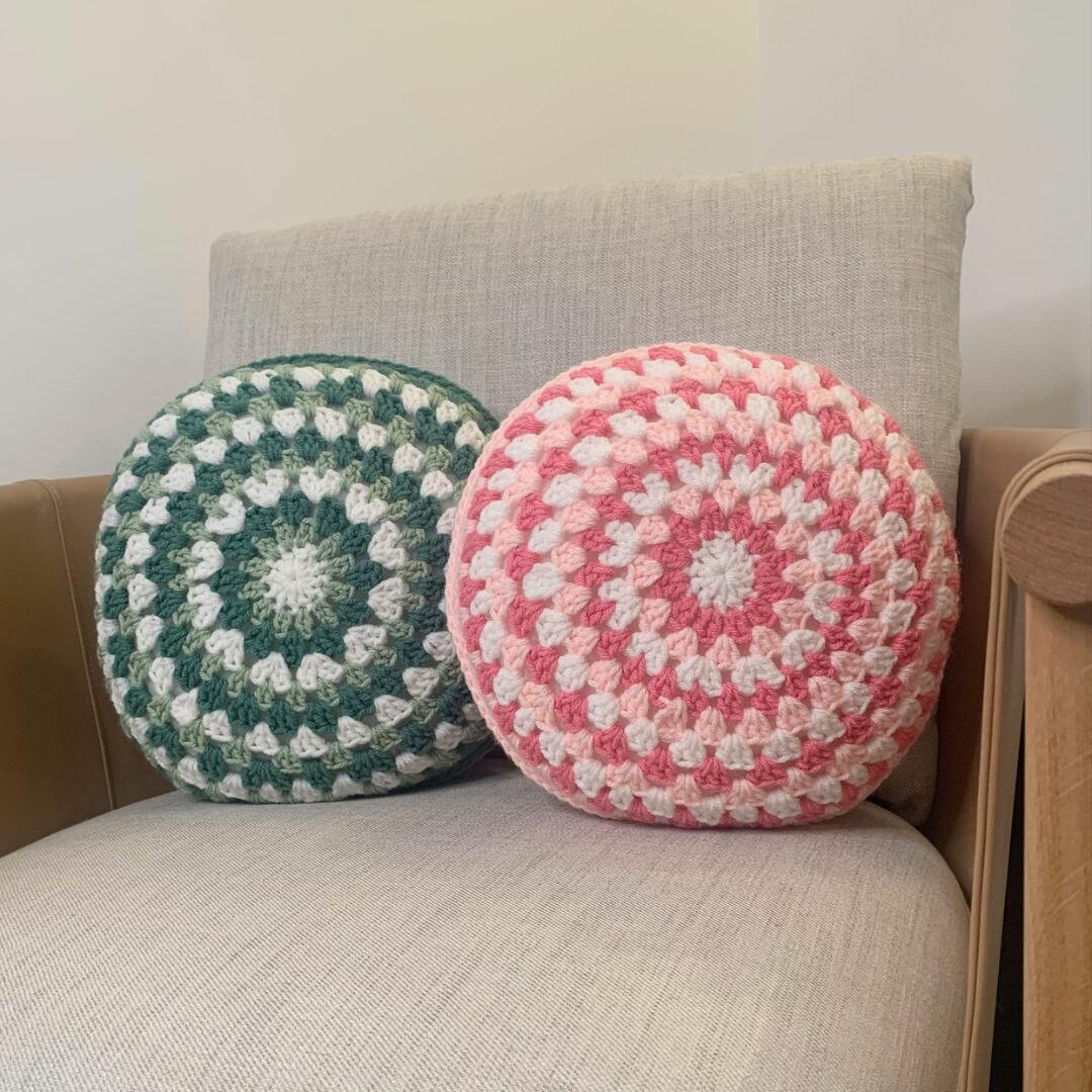 Running Rings Round Cushion | AllFreeCrochet.com