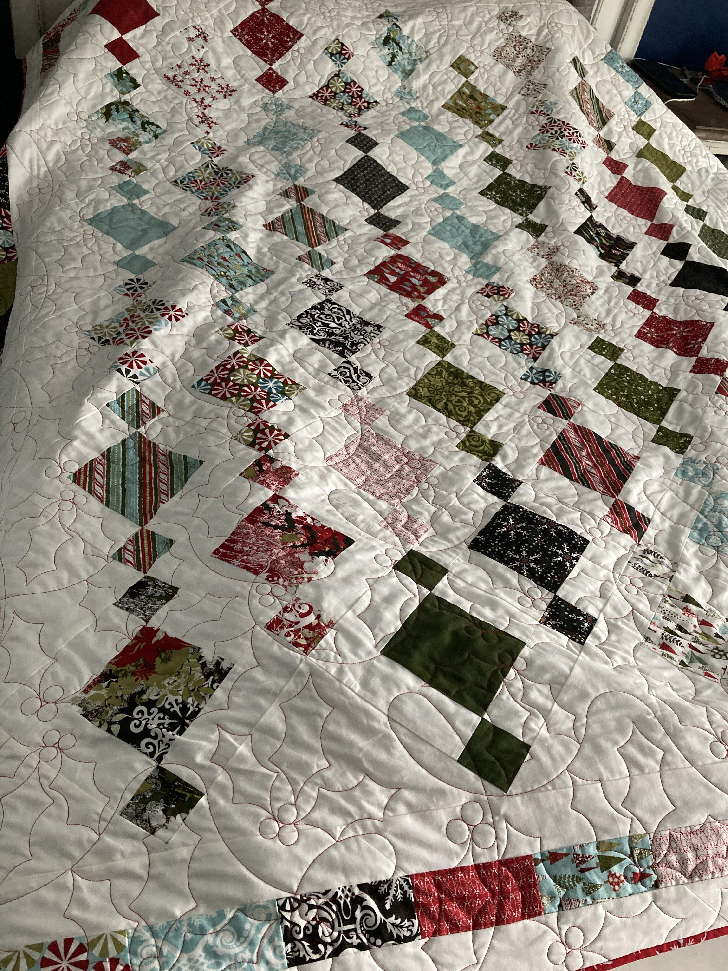 Christmas Colors Chandelier Quilt Easy Pattern | FaveQuilts.com