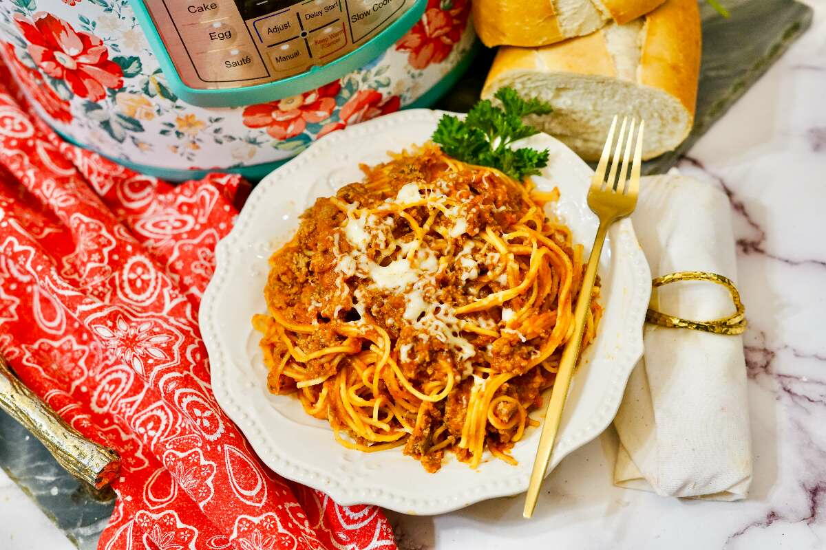 Easy Instant Pot Spaghetti | CheapThriftyLiving.com