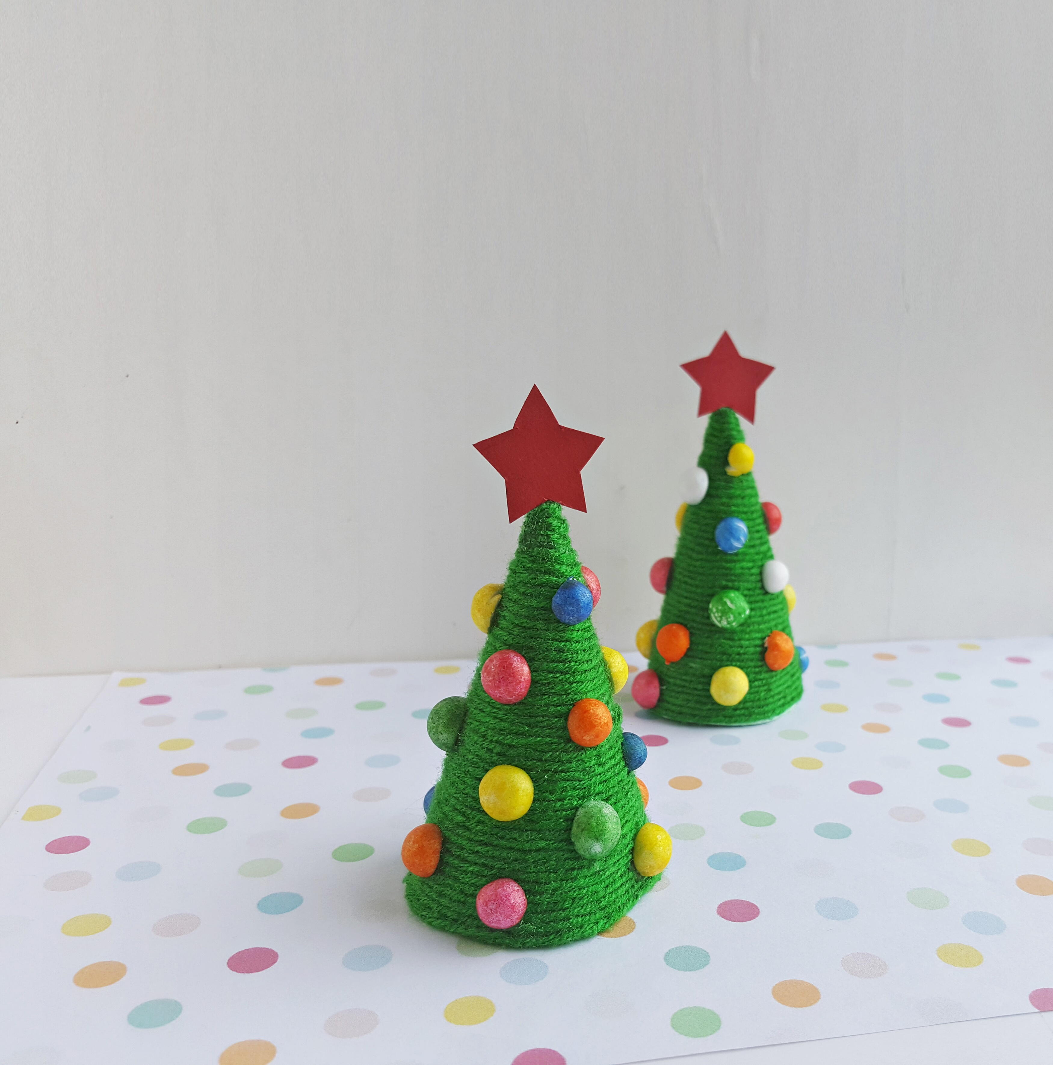 Yarn-wrapped Christmas Tree | AllFreeHolidayCrafts.com