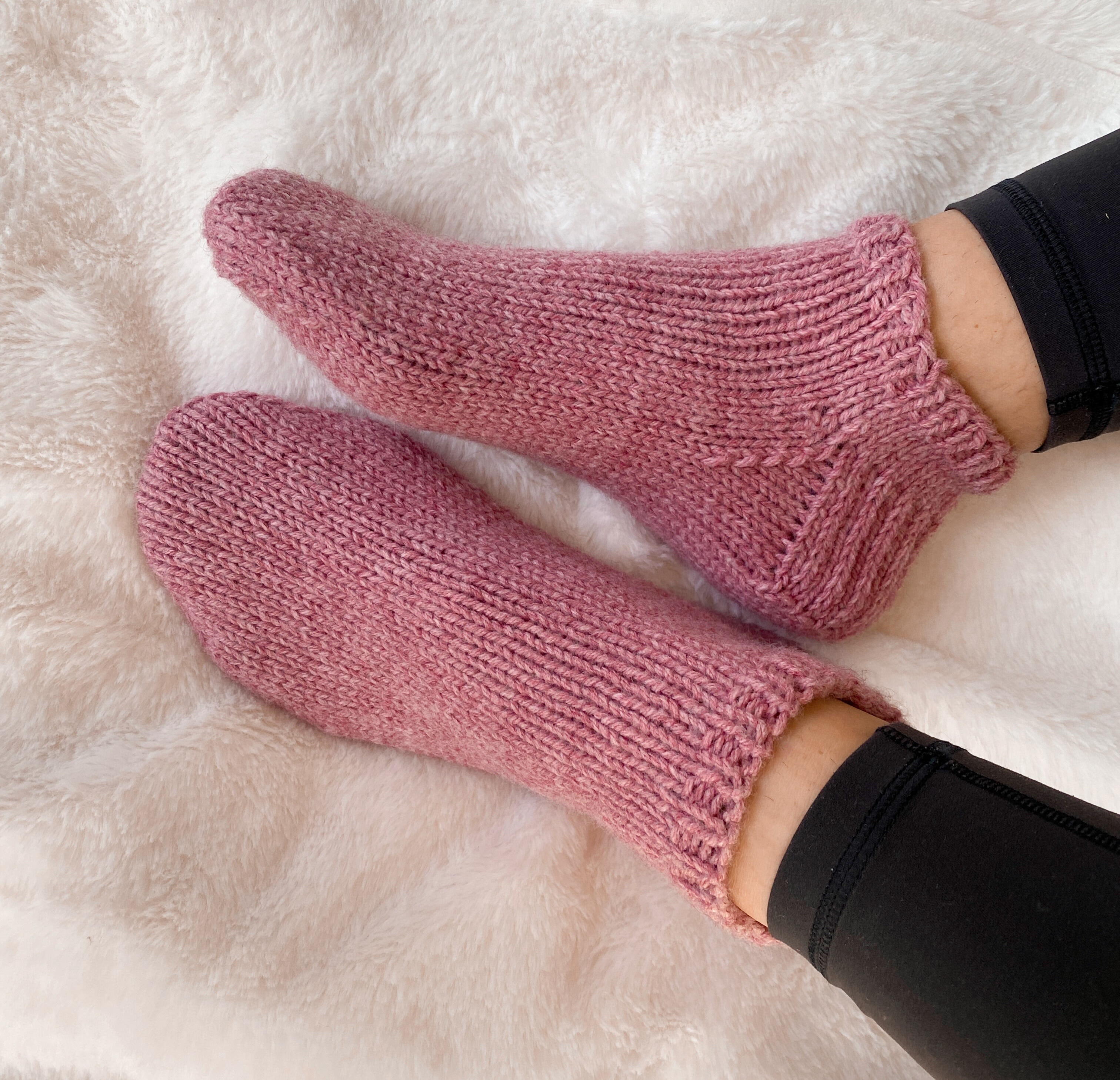 Easy Worsted Slipper Socks | AllFreeKnitting.com