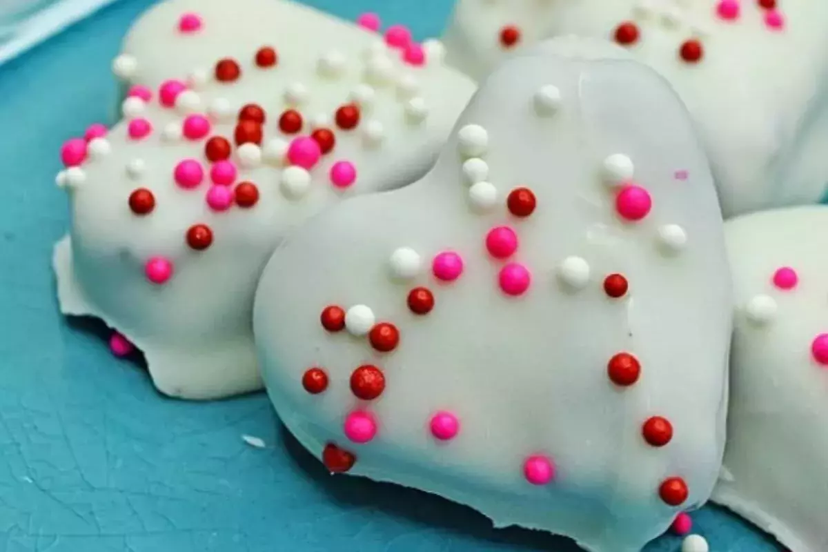 Heart Shaped Oreo Truffles | RecipeLion.com