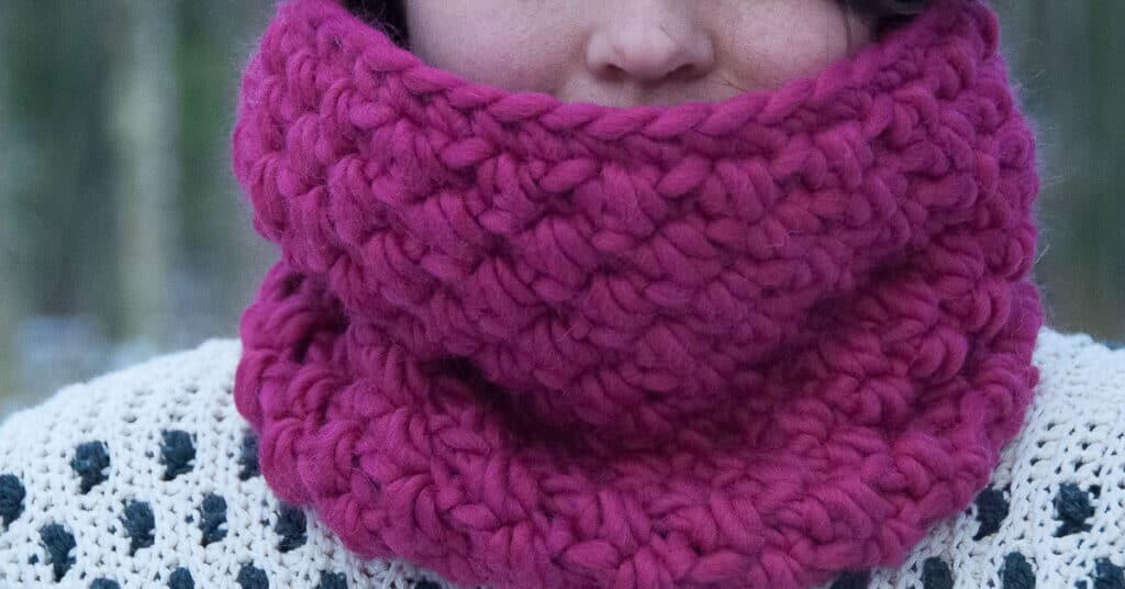 Infinity Cowl Crochet Pattern – Free Pattern | DIYIdeaCenter.com