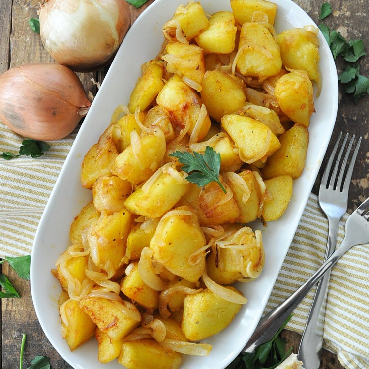 Classic Spanish Potatoes With Onions | A Simple Yet Extraordinary Dish ...