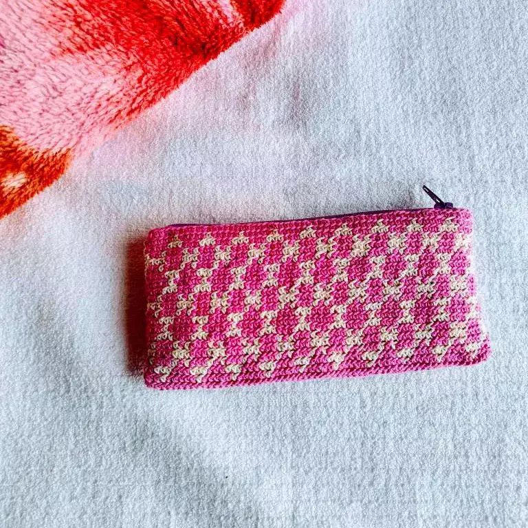 Easy Crochet Pouch In Geometric Shape - Rosy Weave Pouch | FaveCrafts.com