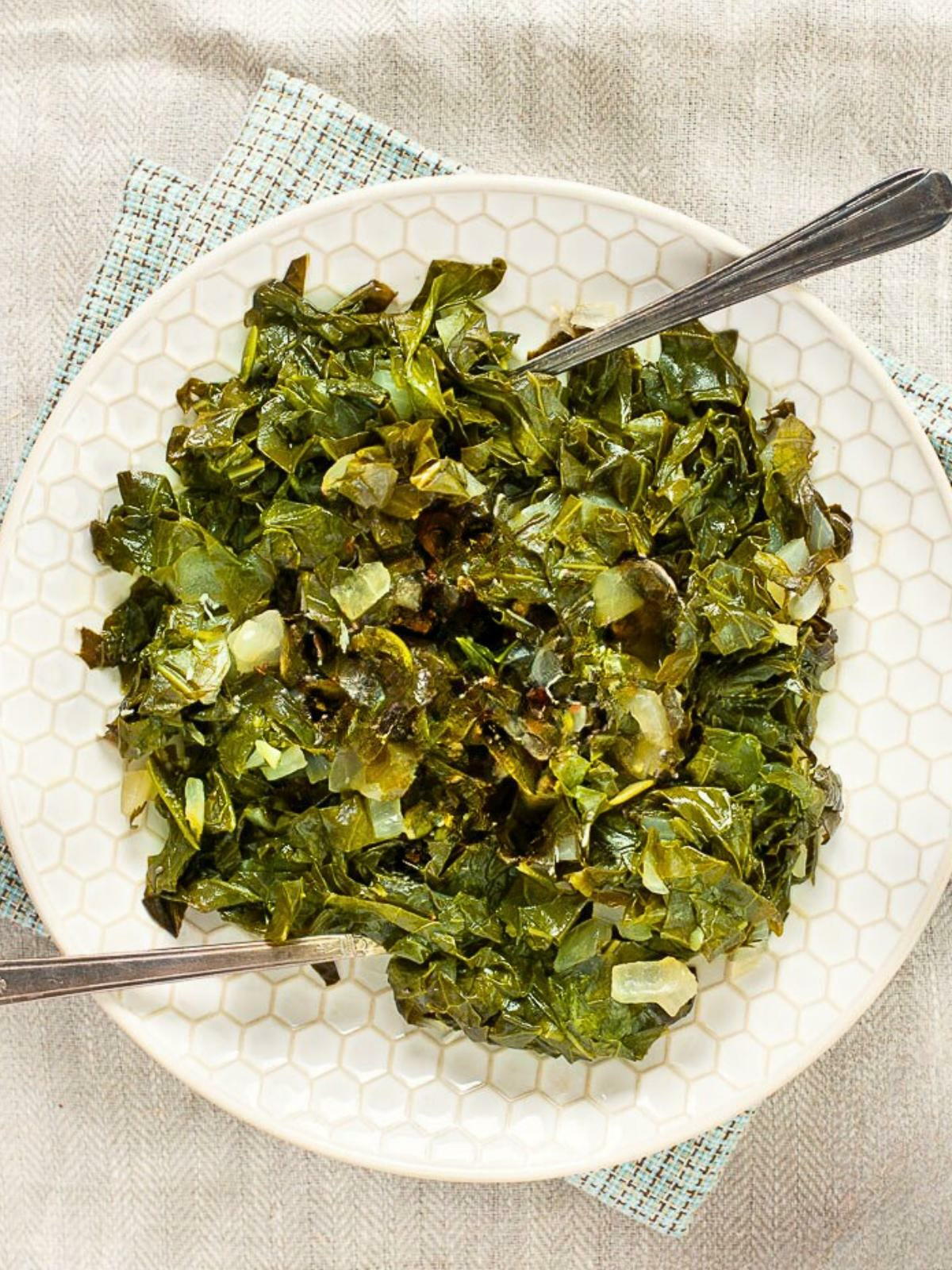 Southern Vegan Collard Greens | FaveSouthernRecipes.com