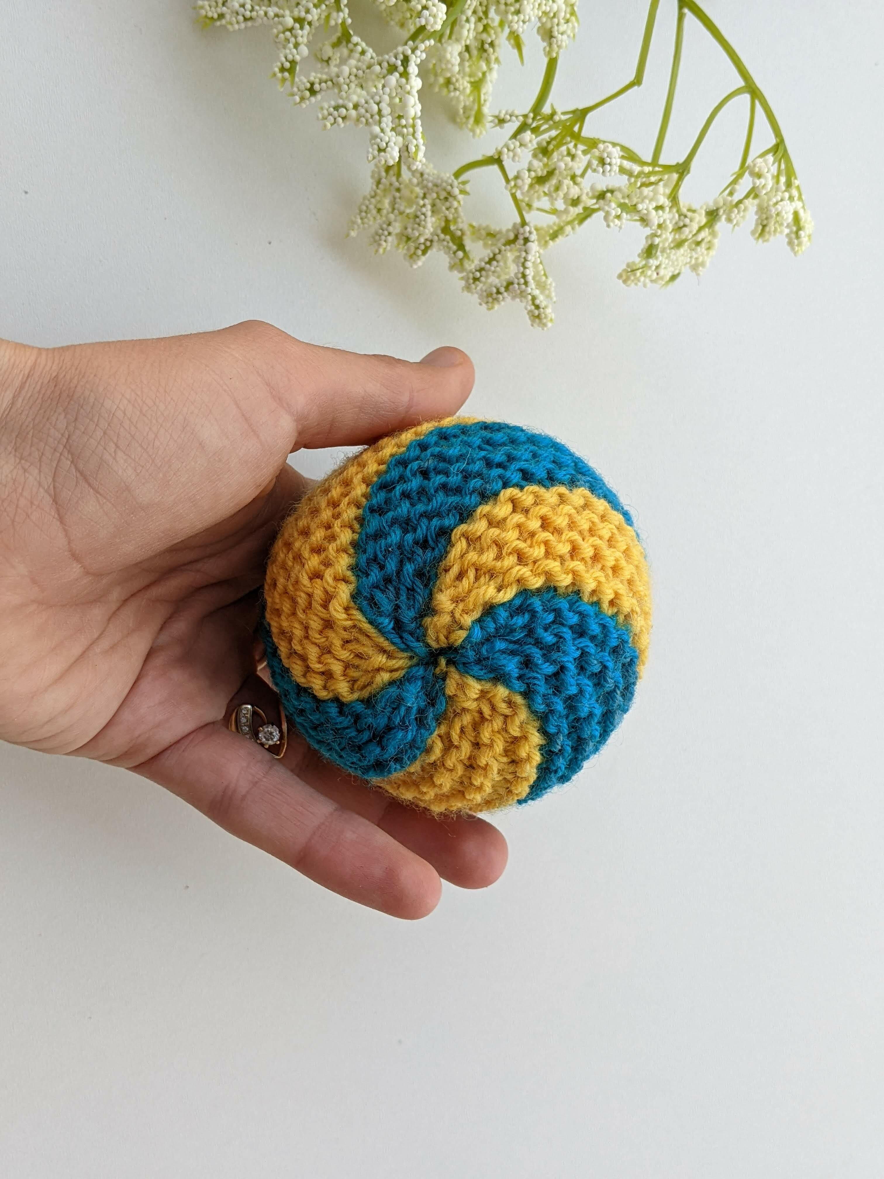Bell Cat Toy | AllFreeKnitting.com
