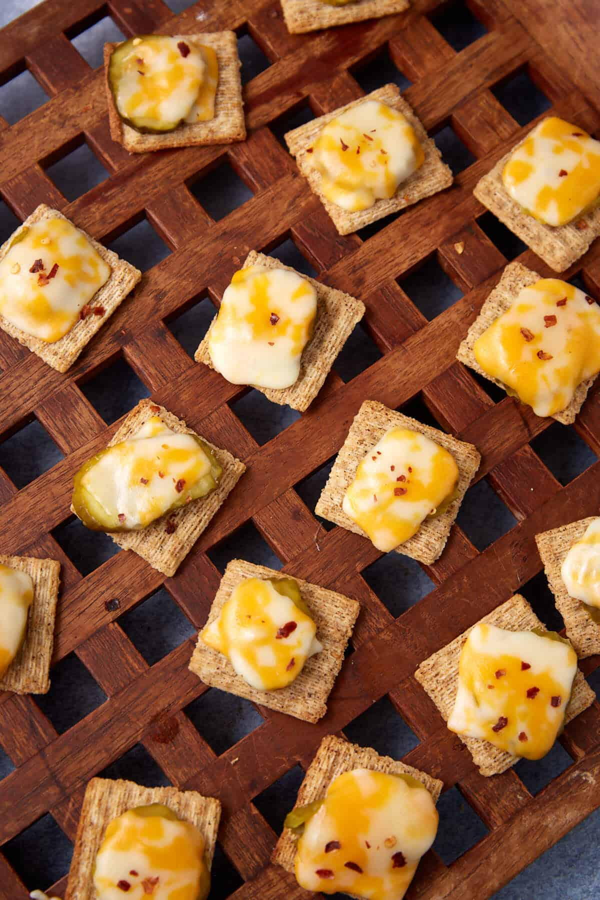 10-minute Triscuit Appetizers With Dill Pickles And Cheese | RecipeLion.com