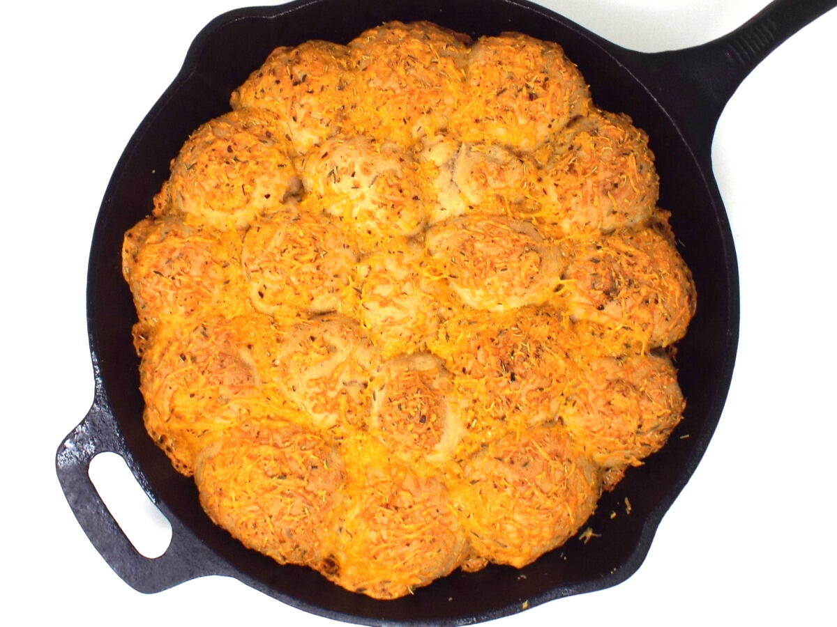 Cheddar And Herb Skillet Monkey Bread | RecipeLion.com