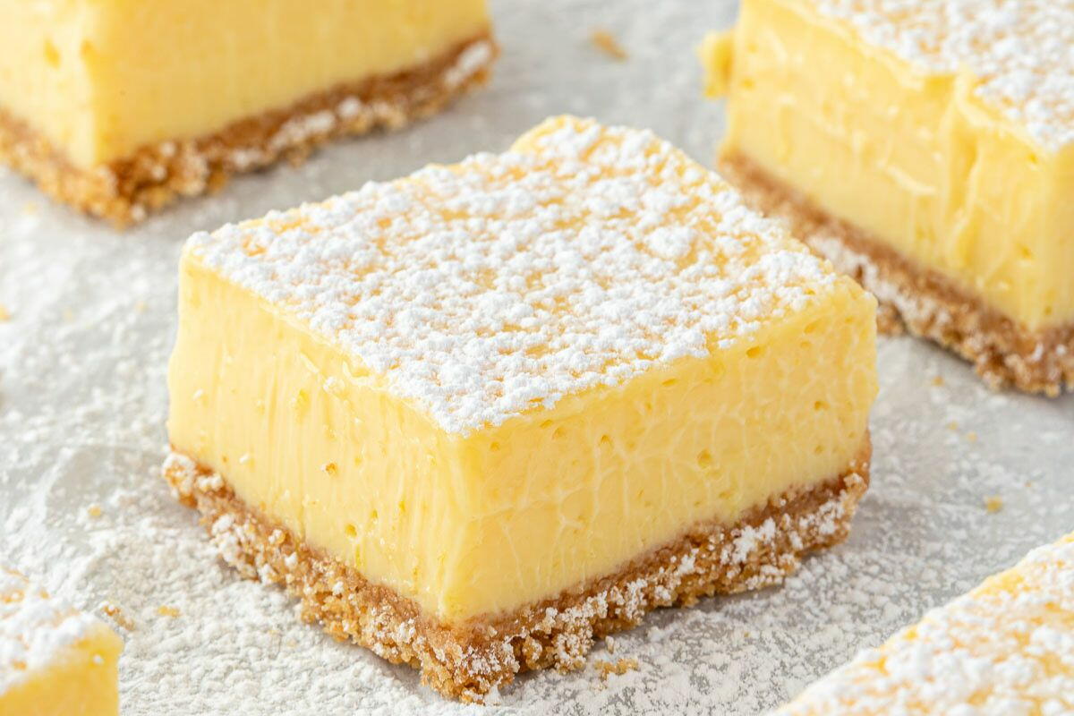 Easy Lemon Bars With Graham Cracker Crust | RecipeLion.com