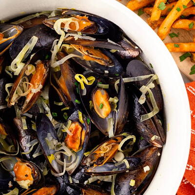 Mussels In White Wine Sauce | RecipeLion.com